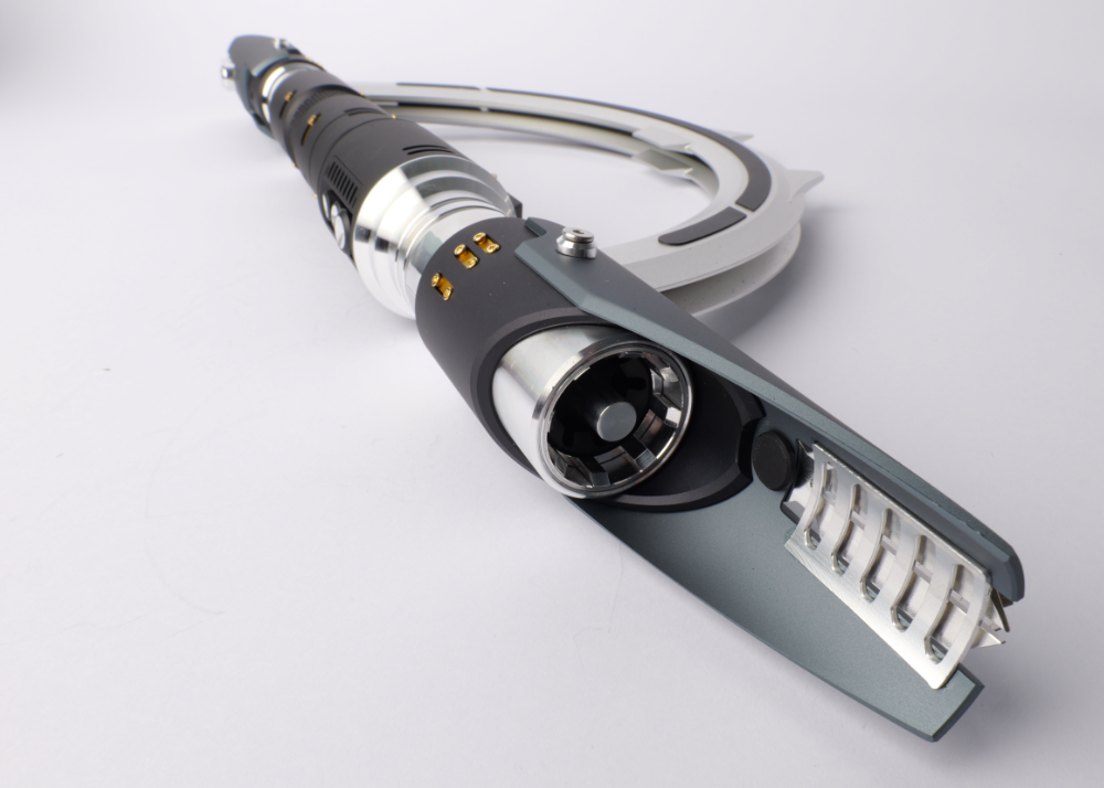 The Seeker (Pixel Installed Saber) – Shadowfoil Props