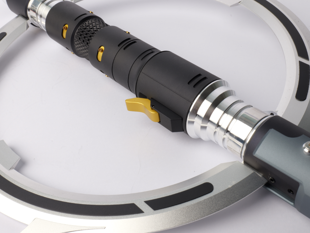 The Seeker (Pixel Installed Saber) – Shadowfoil Props